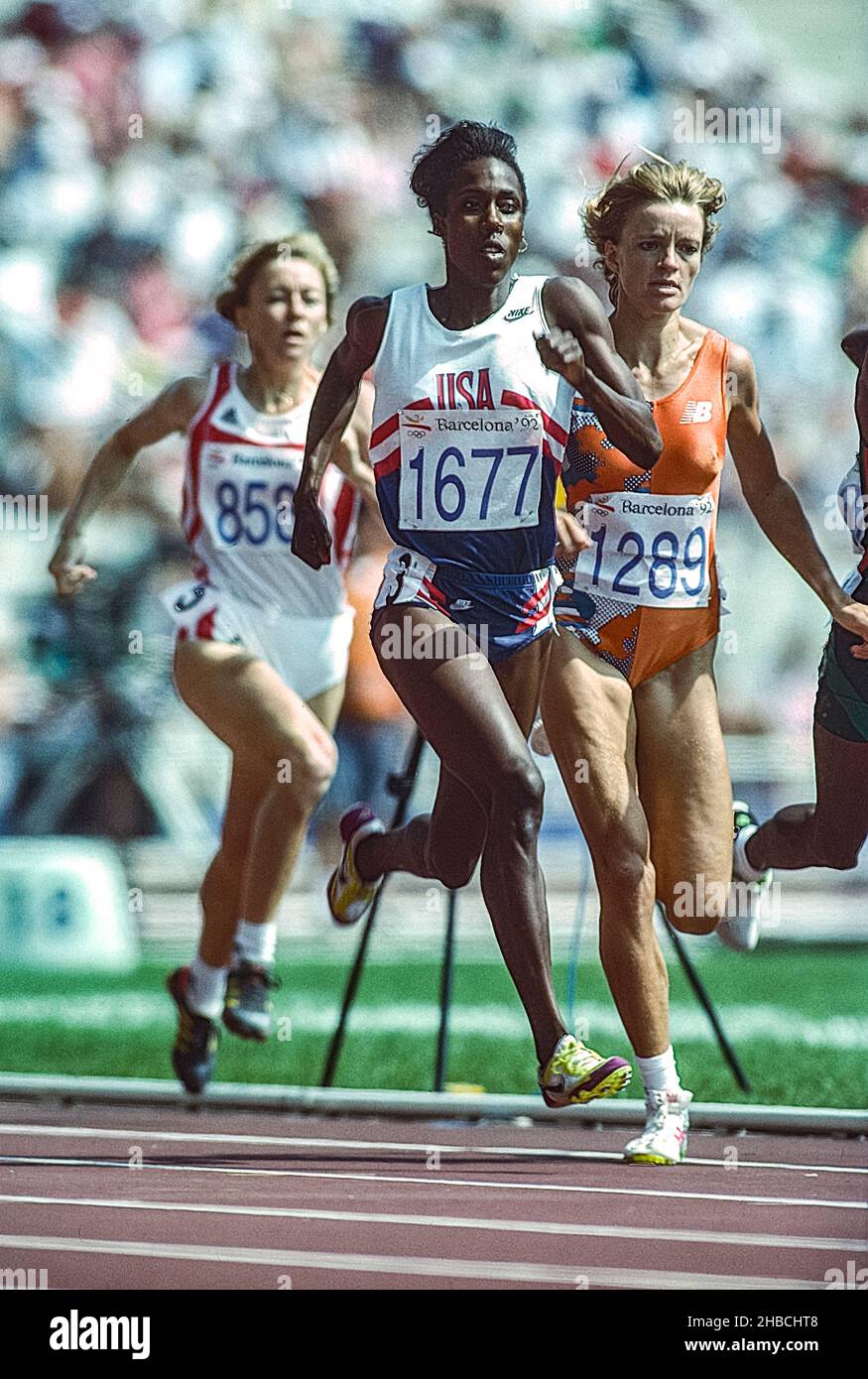 Joetta Clark (USA) competing in the women's 800m at the 1992 Olympic ...