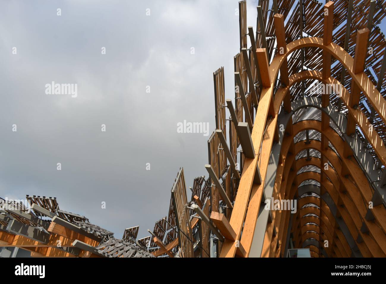 Curved roof structure hi-res stock photography and images - Alamy