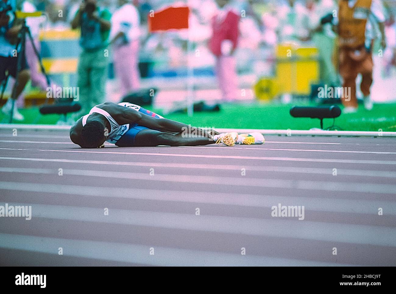 USA male runner injuried while competing at the 1992 Olympic Summer ...