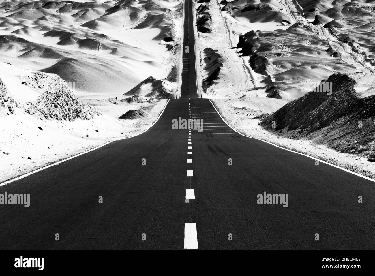 View of the road in the winter in grayscale Stock Photo - Alamy
