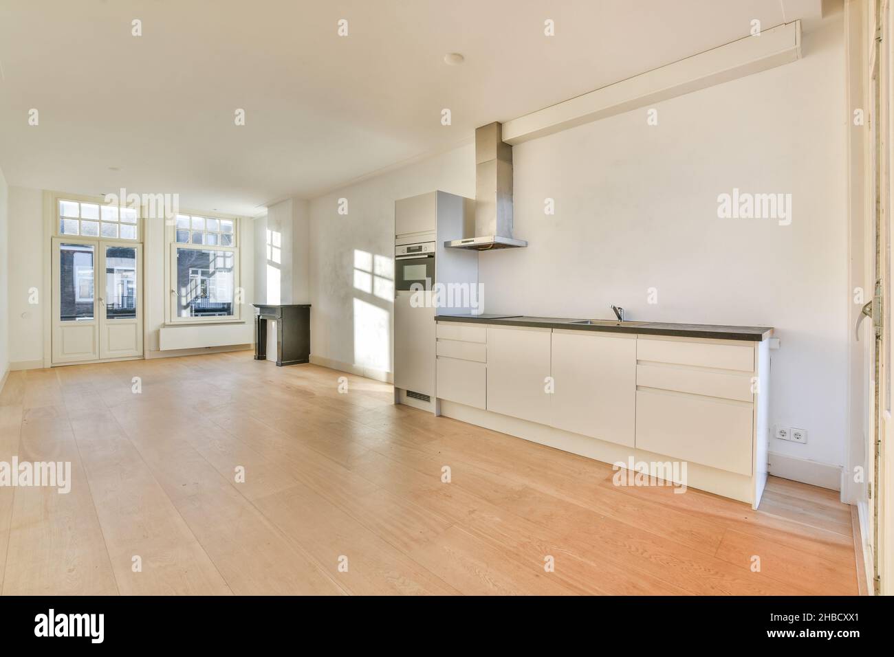 Interior design of modern and empty kitchen Stock Photo - Alamy