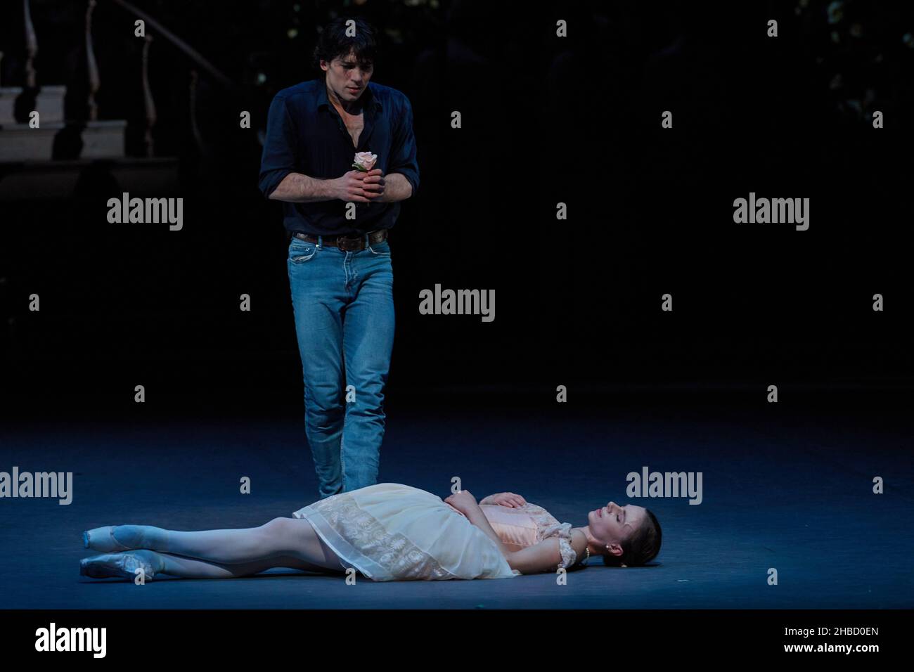 Hamburg, Germany. 17th Dec, 2021. Dancers Ida Praetorius as Sleeping ...