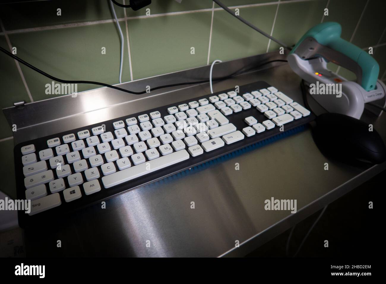 Pc tablet qr barcode scanner hi-res stock photography and images - Alamy