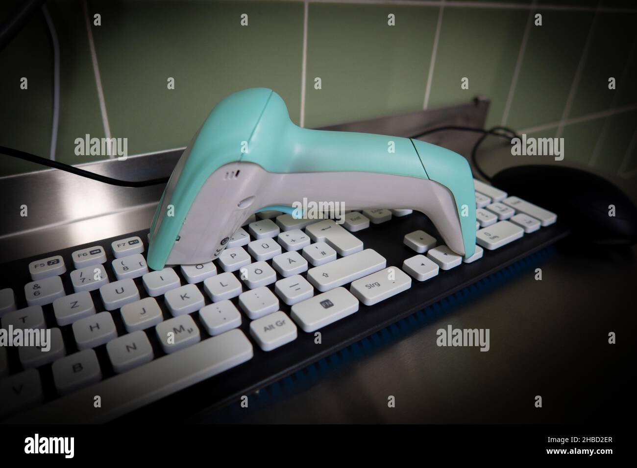 Pc tablet qr barcode scanner hi-res stock photography and images - Alamy