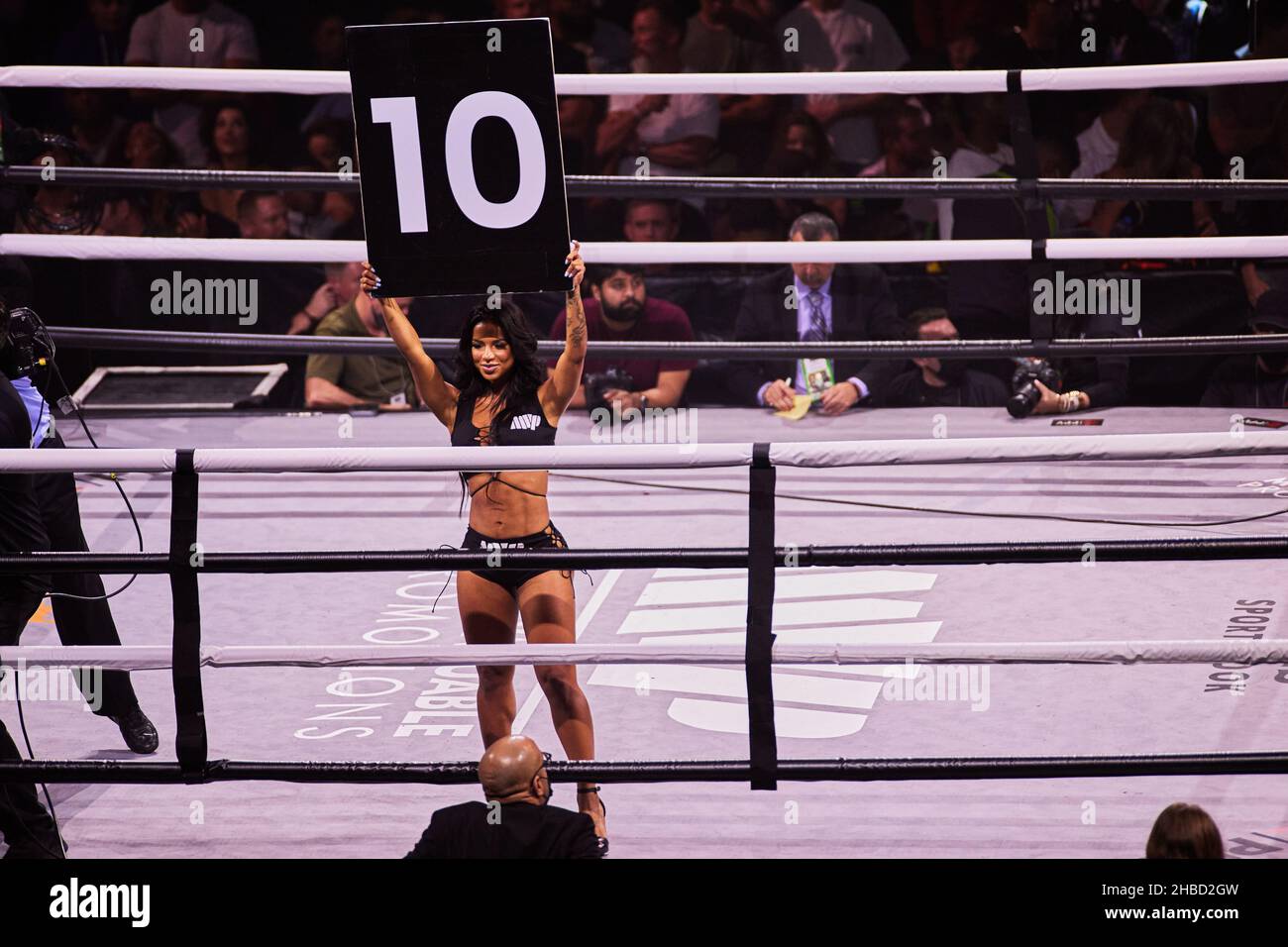 Tampa, Florida, USA. 18th Dec, 2021. Amanda Serrano in action against ...