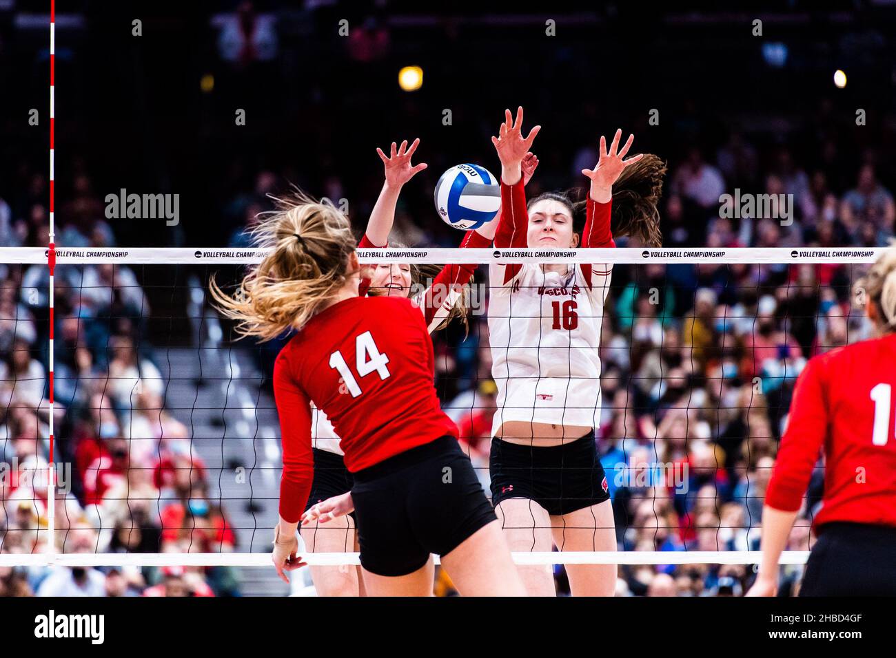 Columbus, Ohio, USA. 19th Dec, 2021. SYDNEY HILLEY (2) and DANA RETTKE ...