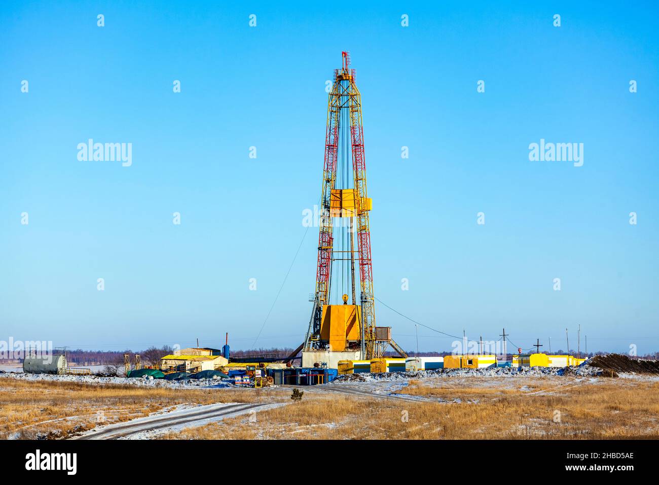 Drilling rig in operation at the construction site Stock Photo - Alamy