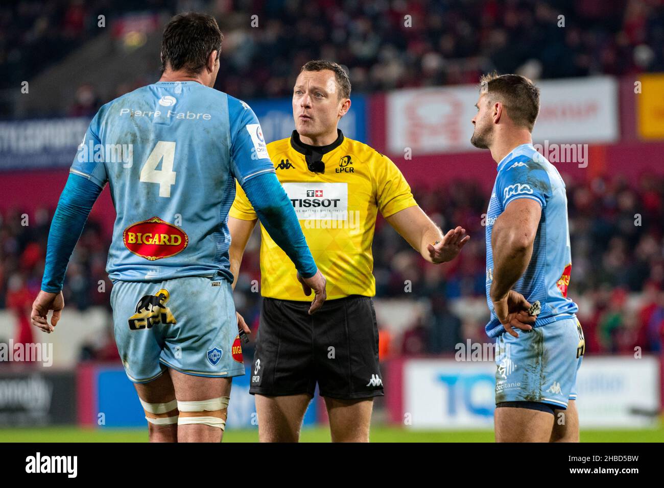 Limerick, Ireland. 19th Dec, 2021. Referee Matthew Carley talks to Loic ...