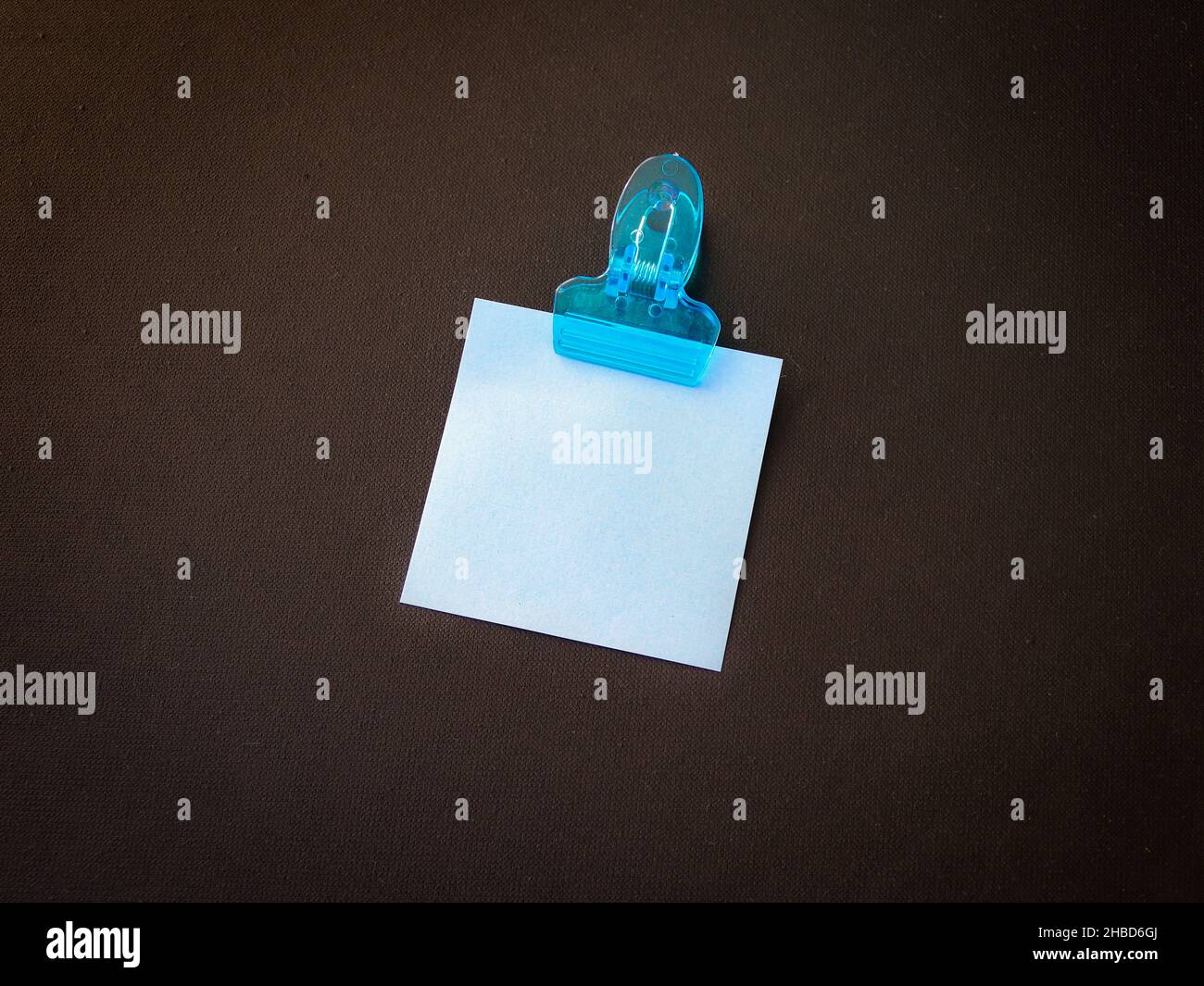 Post it note with clip on dark background Stock Photo - Alamy