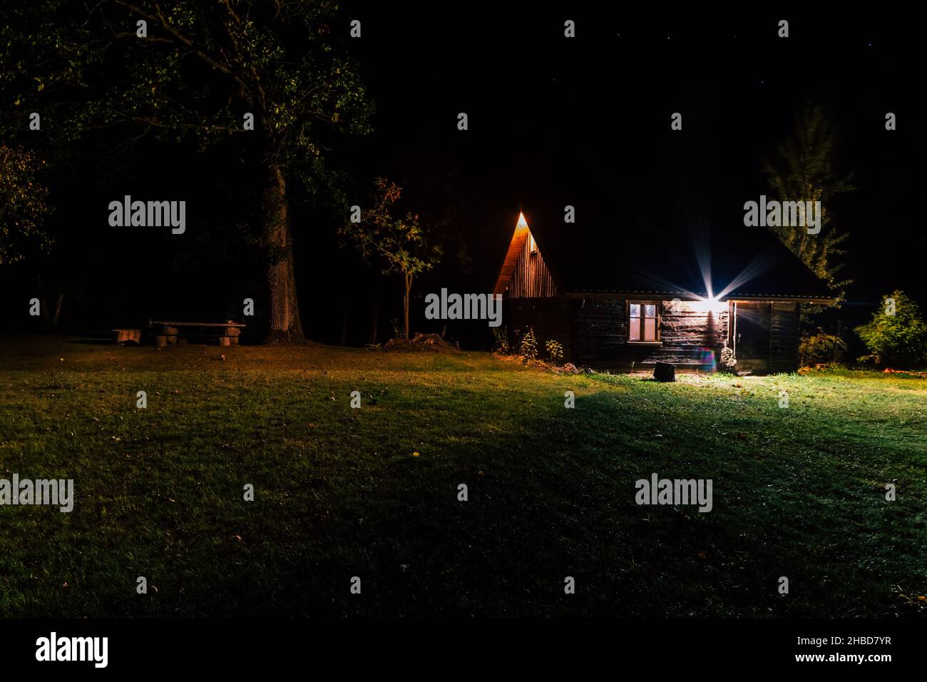 Cottage at night hi-res stock photography and images - Alamy