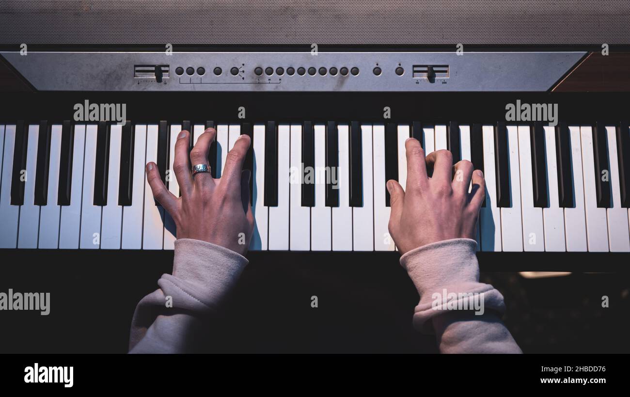 Hands playing piano keys live hi-res stock photography and images - Alamy