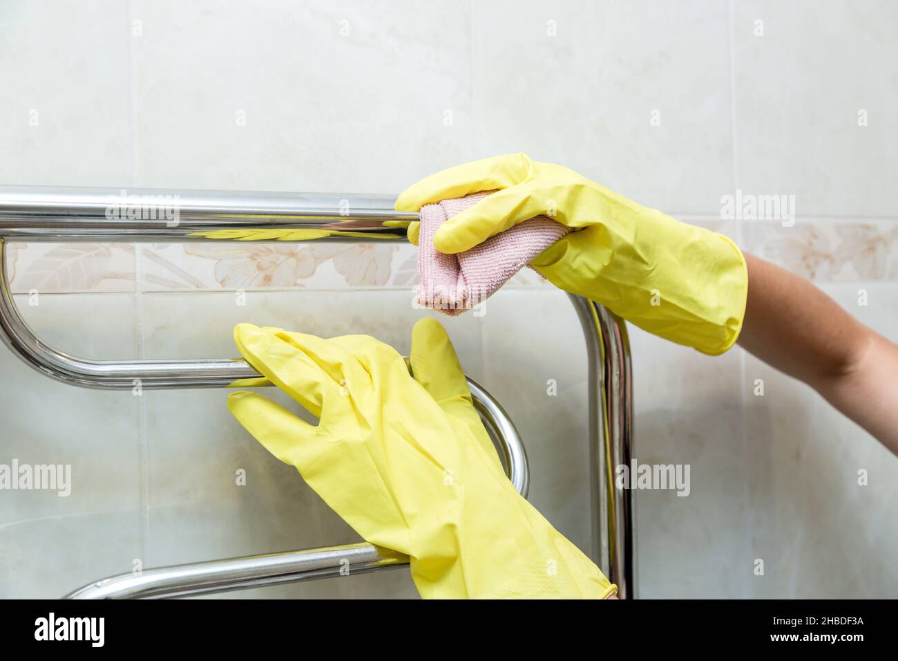 A brunette woman with a smile is cleaning the bathroom. Hands, close-up Stock Photo - Alamy