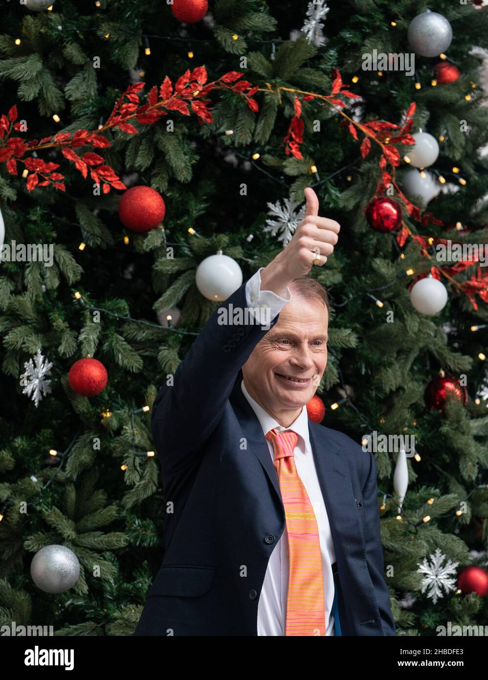 Andrew Marr poses for photographers as he leaves BBC Broadcasting House ... Andrew Marr poses for photographers as he leaves BBC Broadcasting House ...