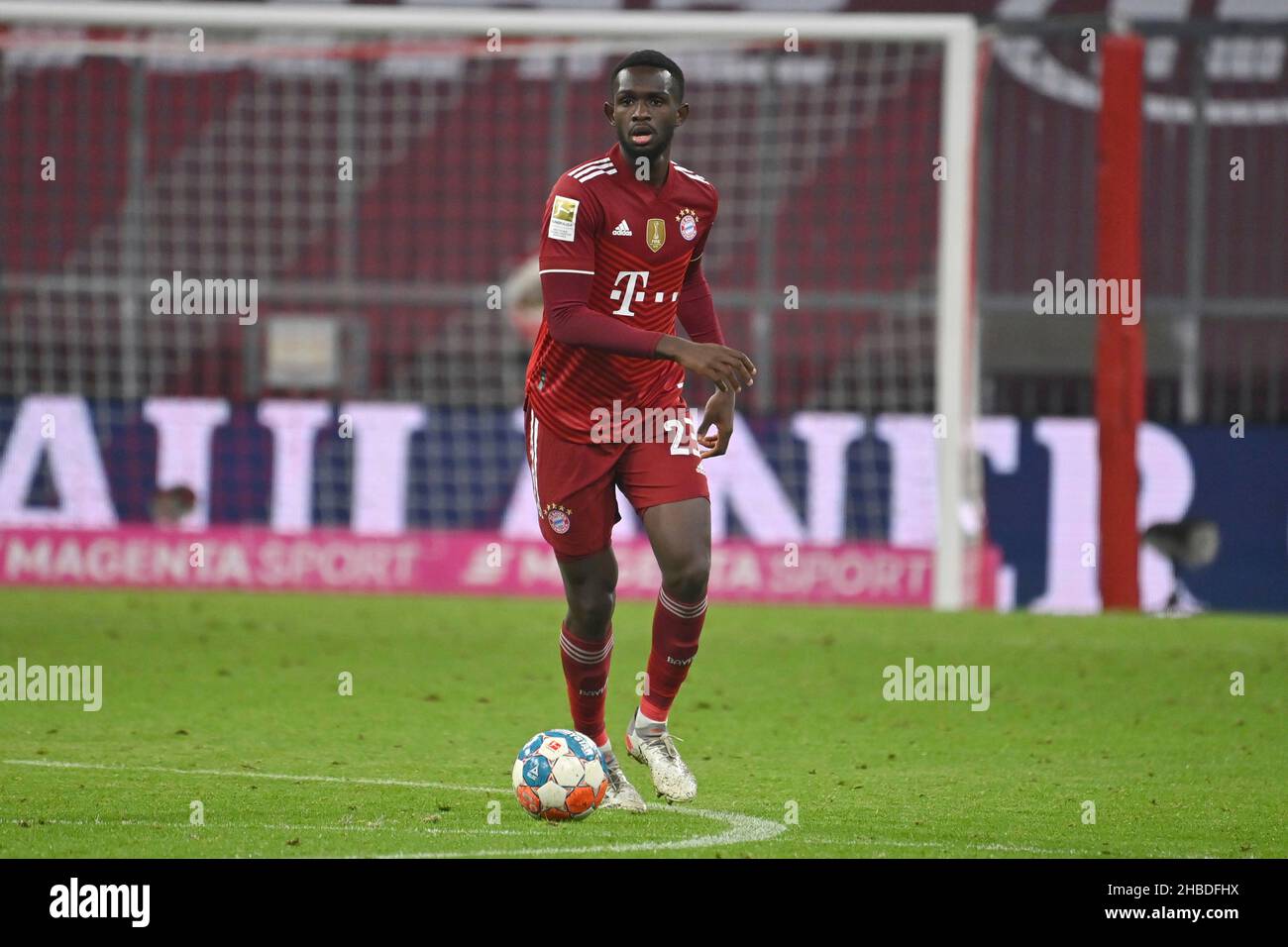 Munich, Deutschland. 17th Dec, 2021. Tanguy Nianzou Kouassi (FC Bayern ...