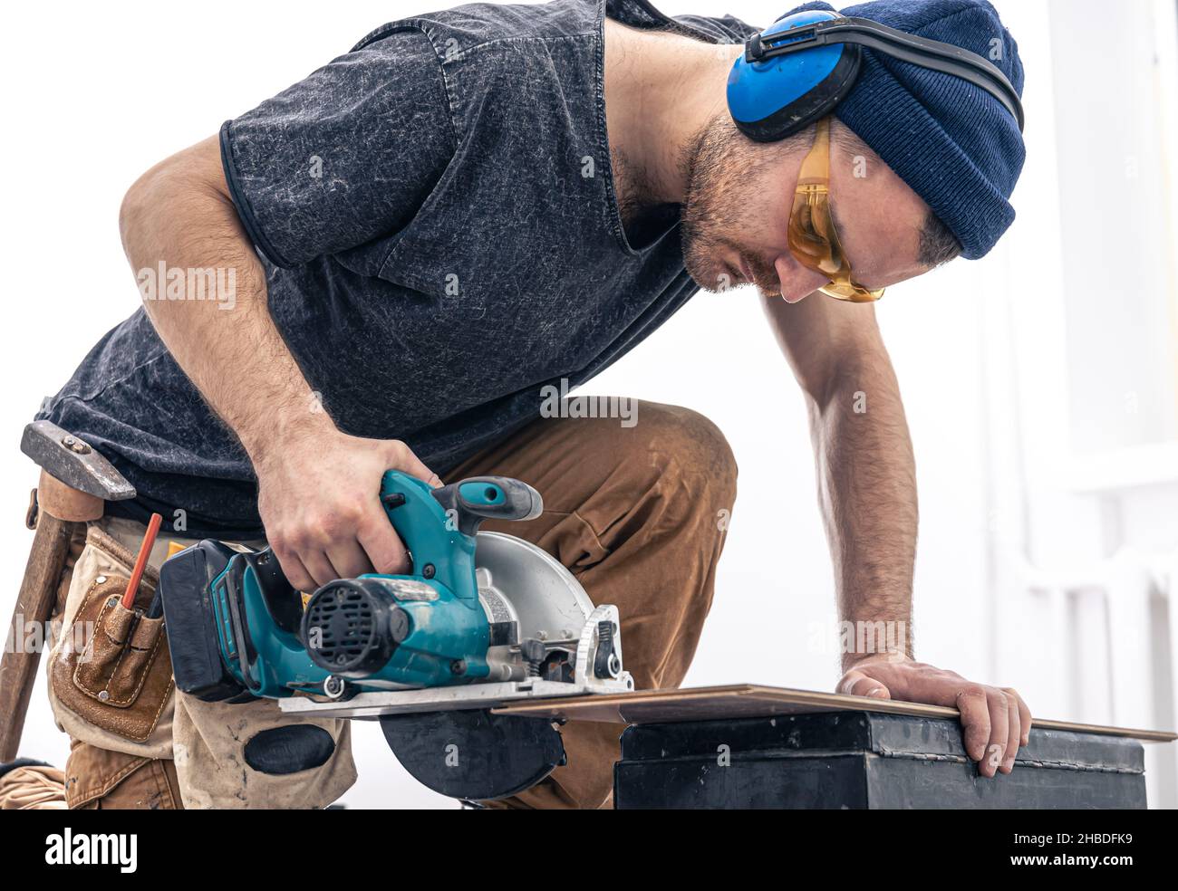 Circular Saw, carpenter using a circular saw for wood Stock Photo - Alamy