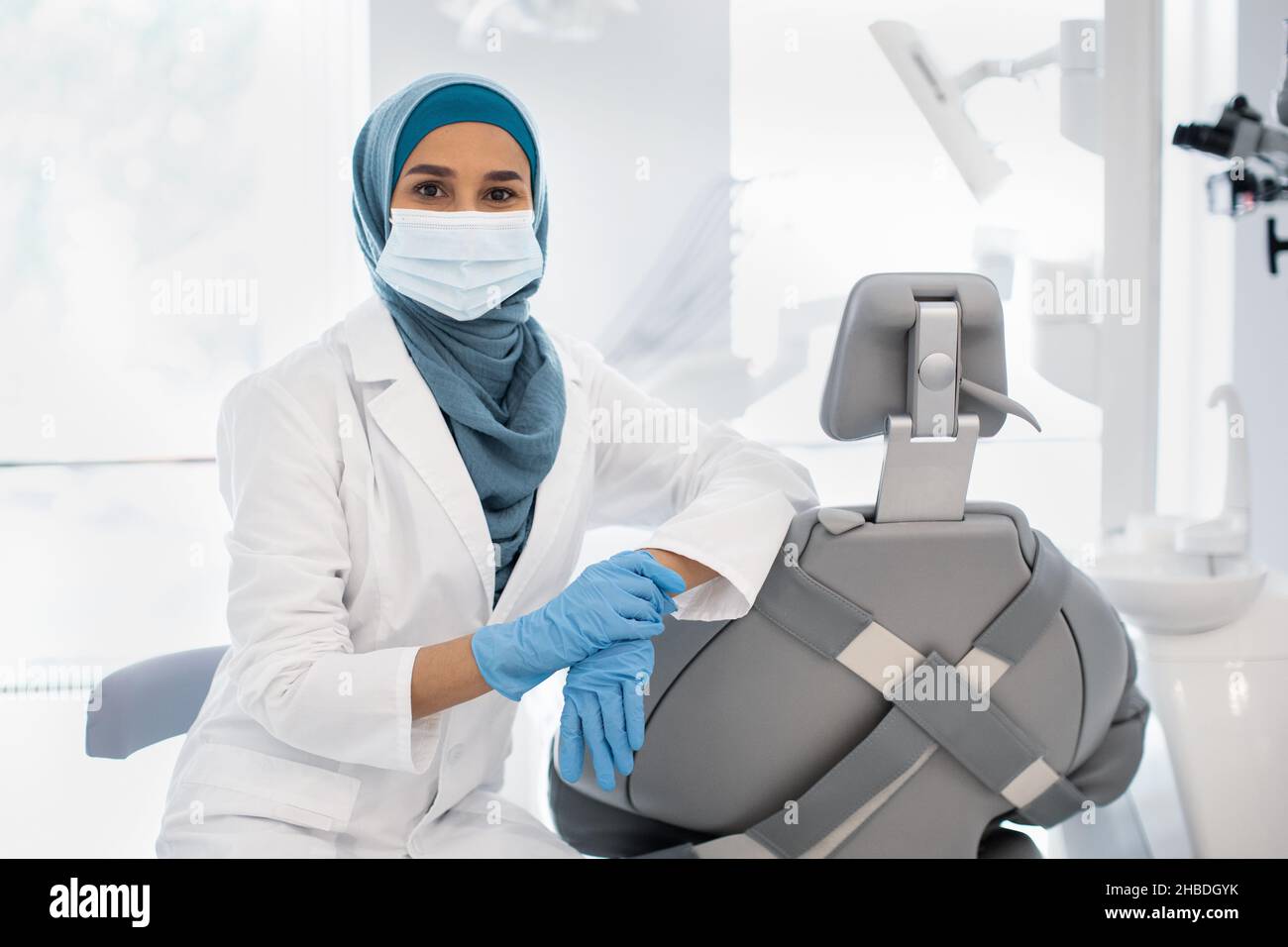 Professional muslim women hi-res stock photography and images - Alamy