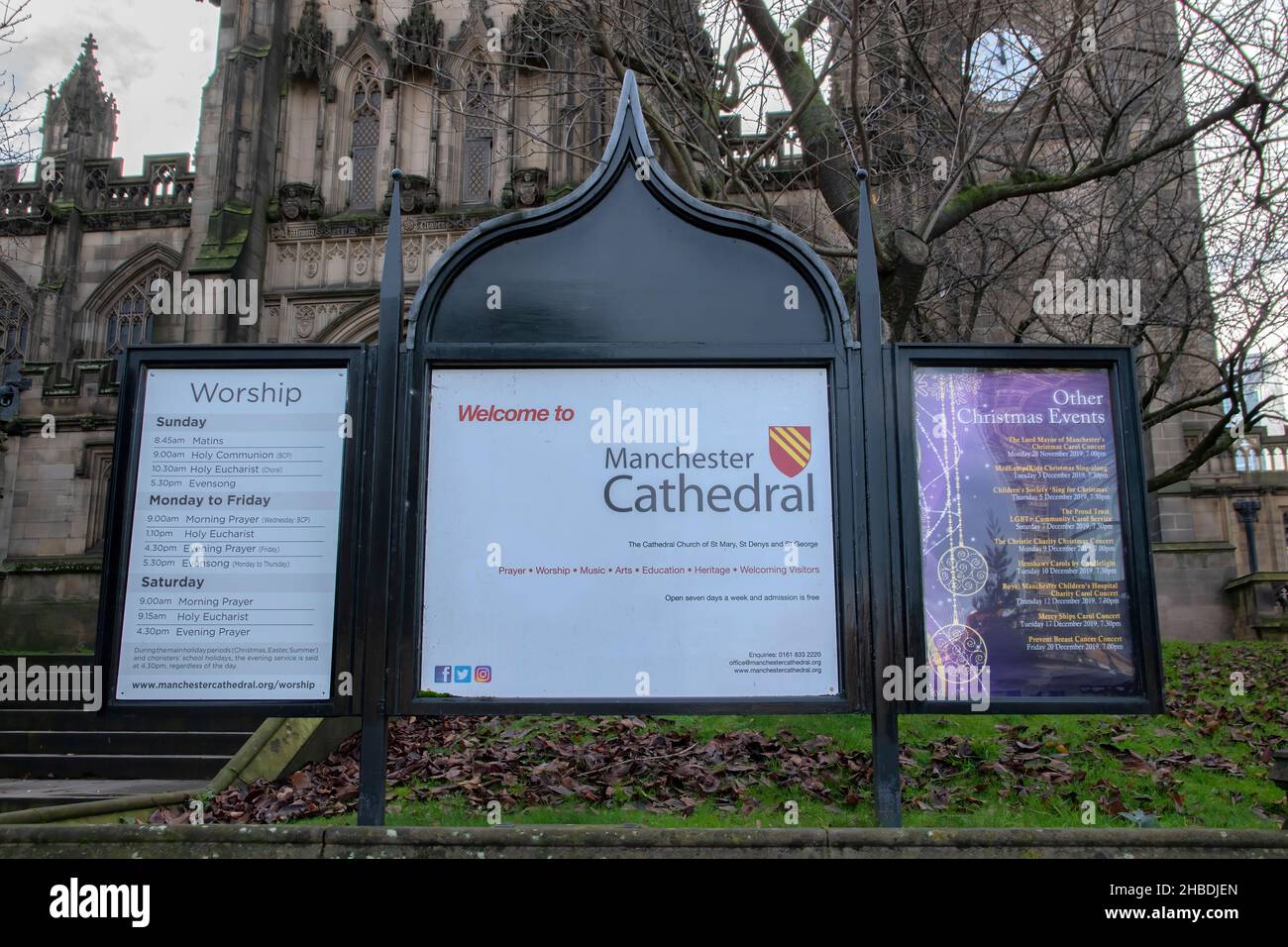 Welcome to manchester road sign hi-res stock photography and images - Alamy