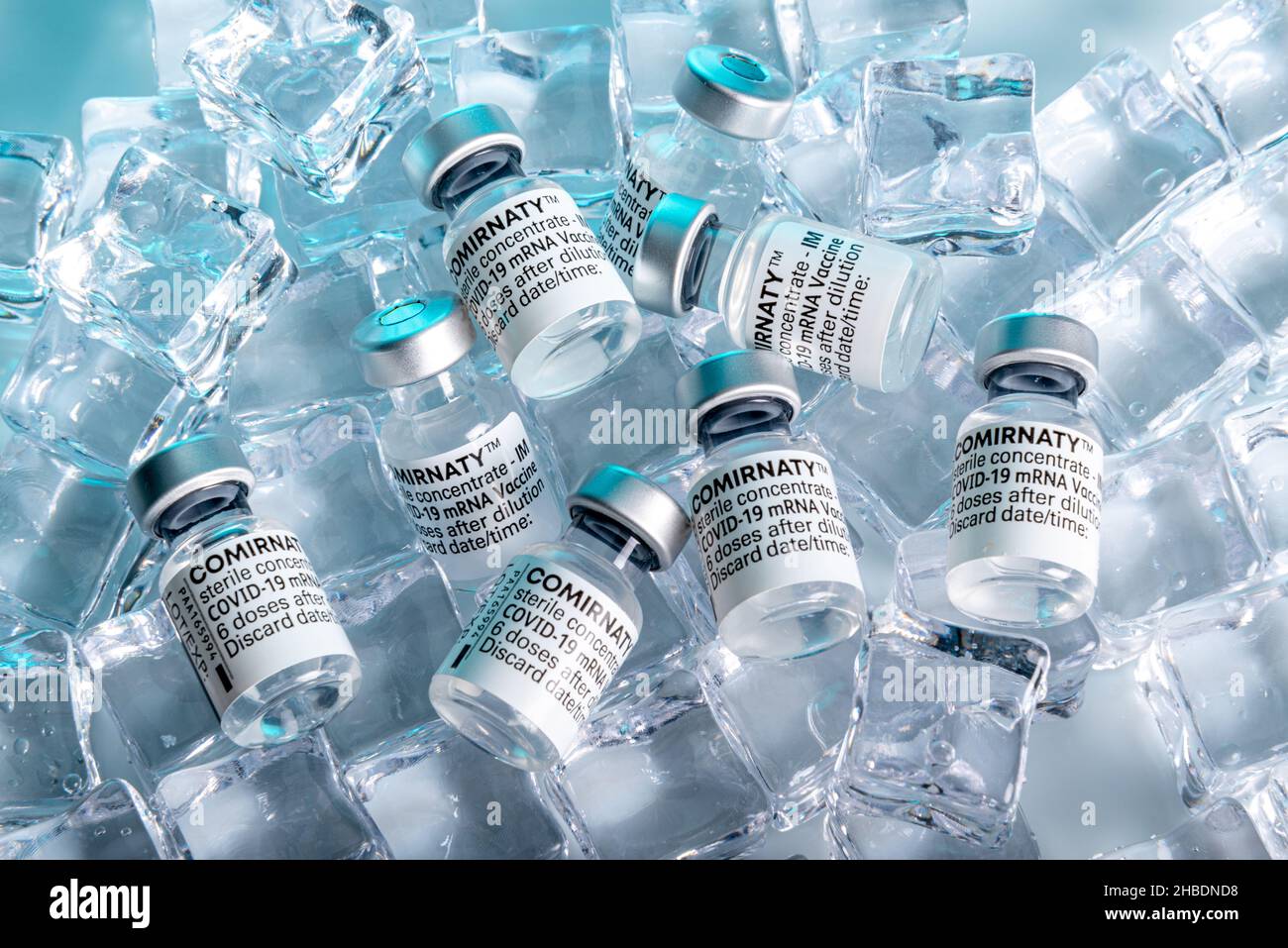 Pfizer vial ice hi-res stock photography and images - Alamy