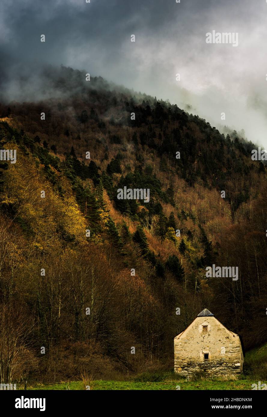 Rustic house in the alps hi-res stock photography and images - Alamy