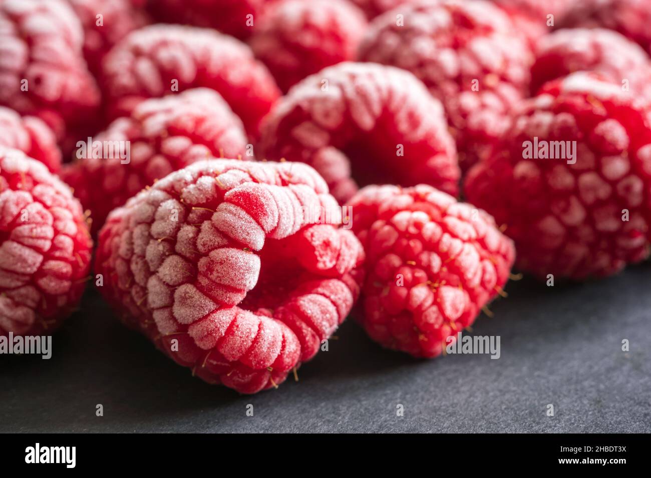 frozen red raspberries background closeup Stock Photo - Alamy
