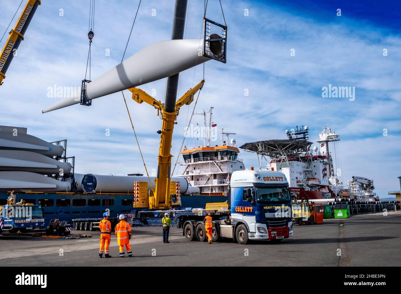 wind turbine blades Stock Photo - Alamy