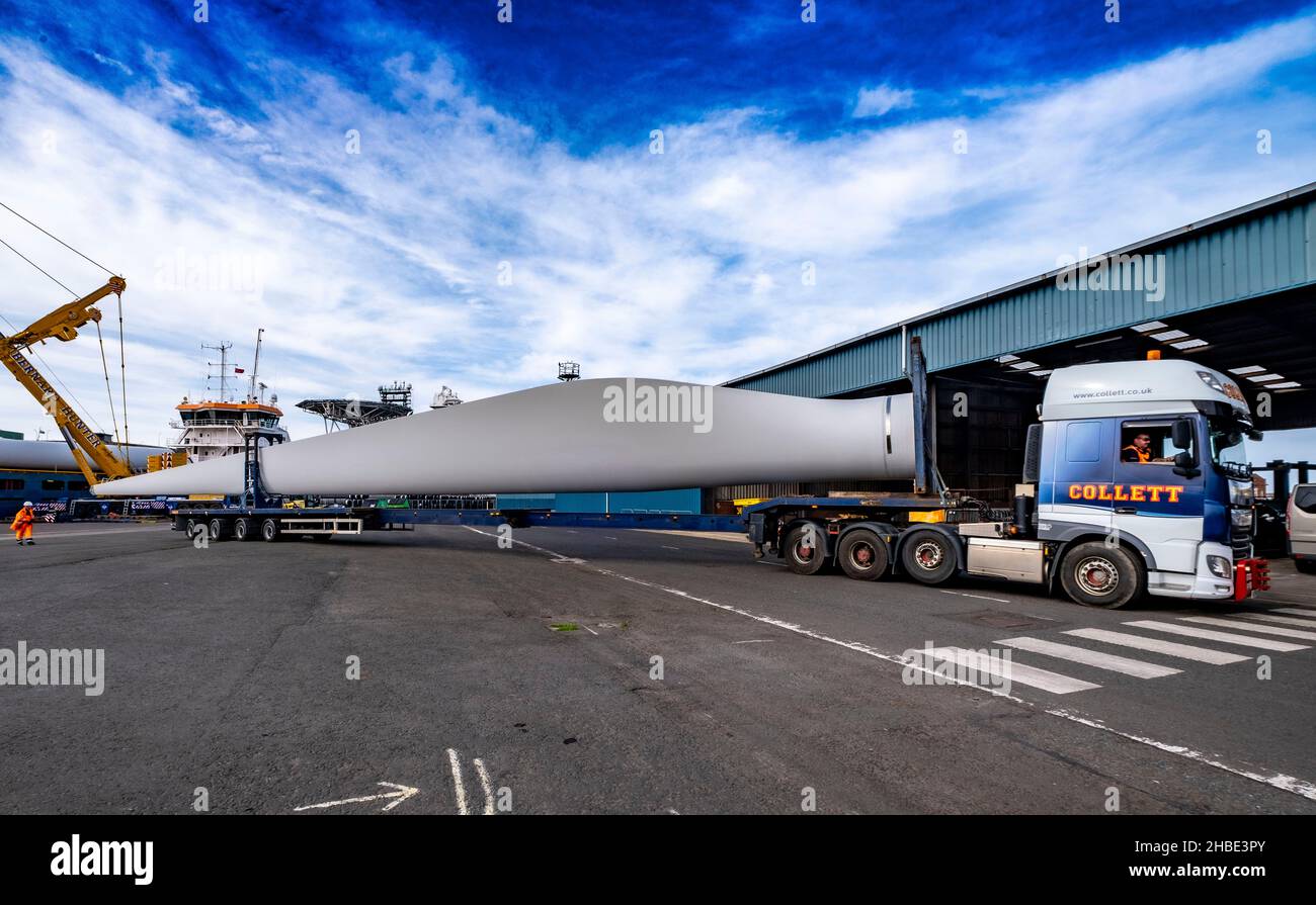 wind turbine blades Stock Photo - Alamy