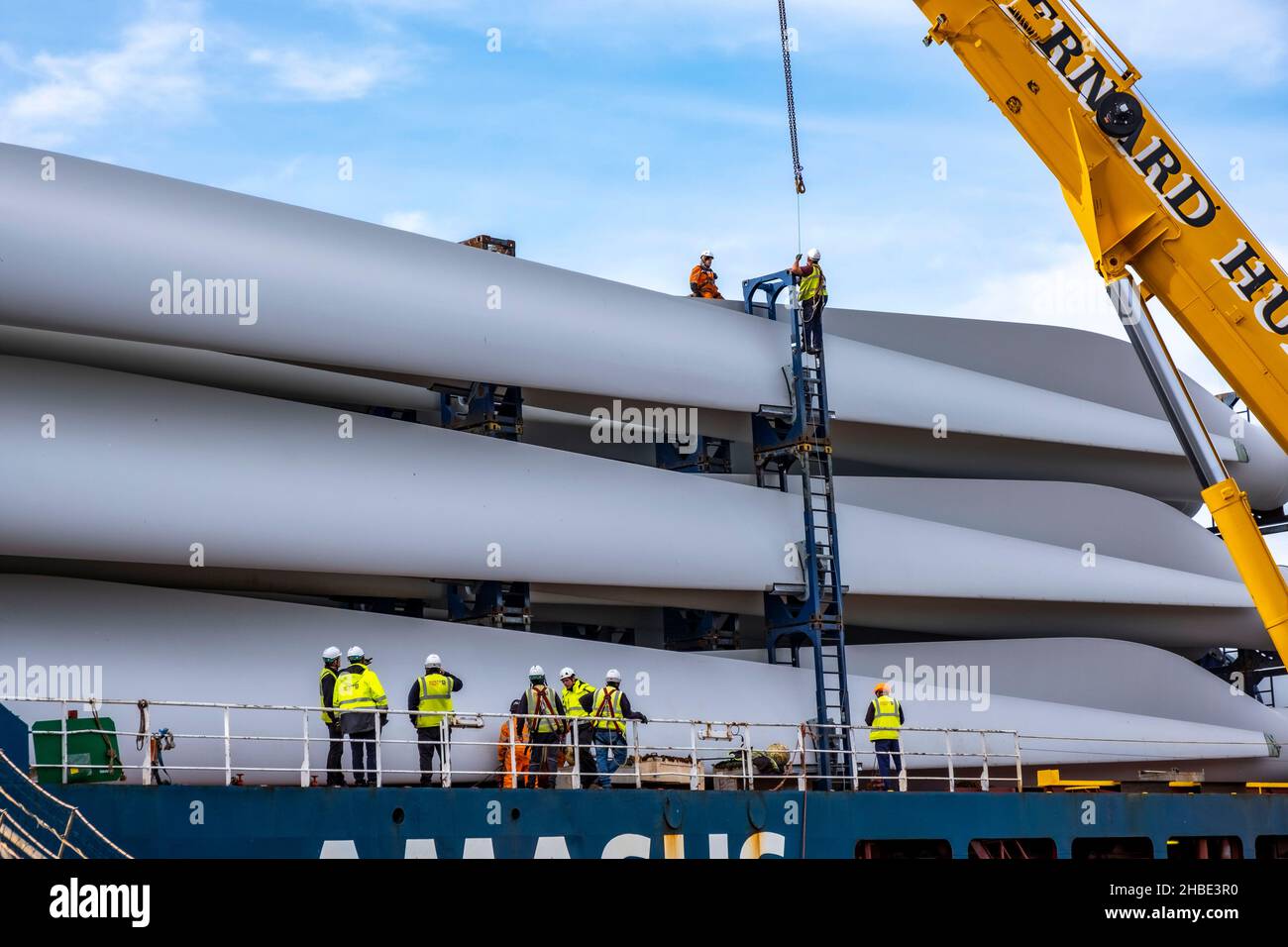 wind turbine blades Stock Photo - Alamy