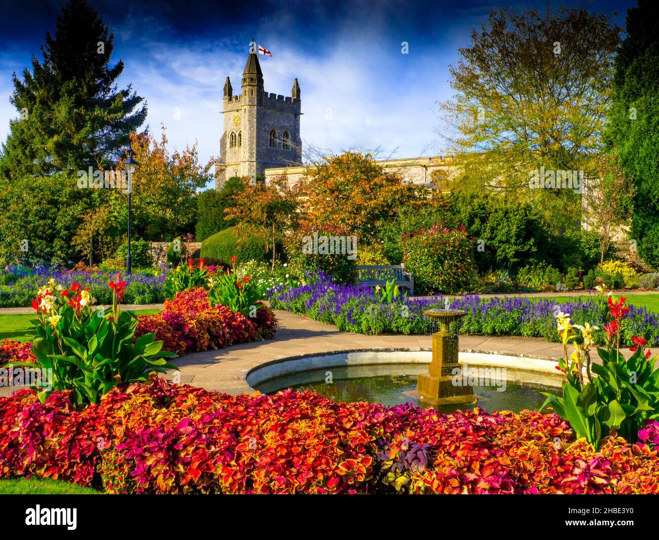 Old Amersham Buckinghamshire . Memorial Gardens and St Mary's Parish ...