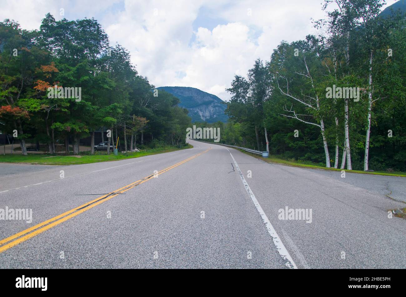 Route 302 leading through crawford notch in bretton woods in the white ...
