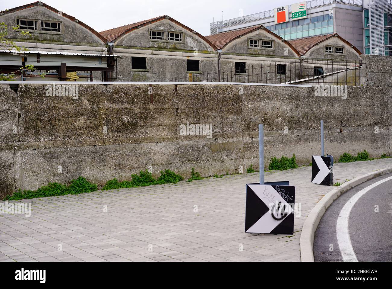 Old road signs hi-res stock photography and images - Alamy