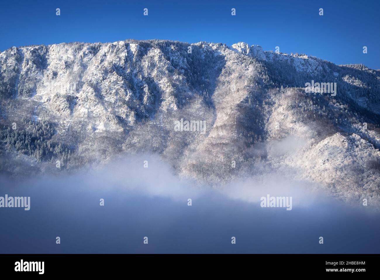 Mesmerizing scenery snowy mountains hi-res stock photography and images ...