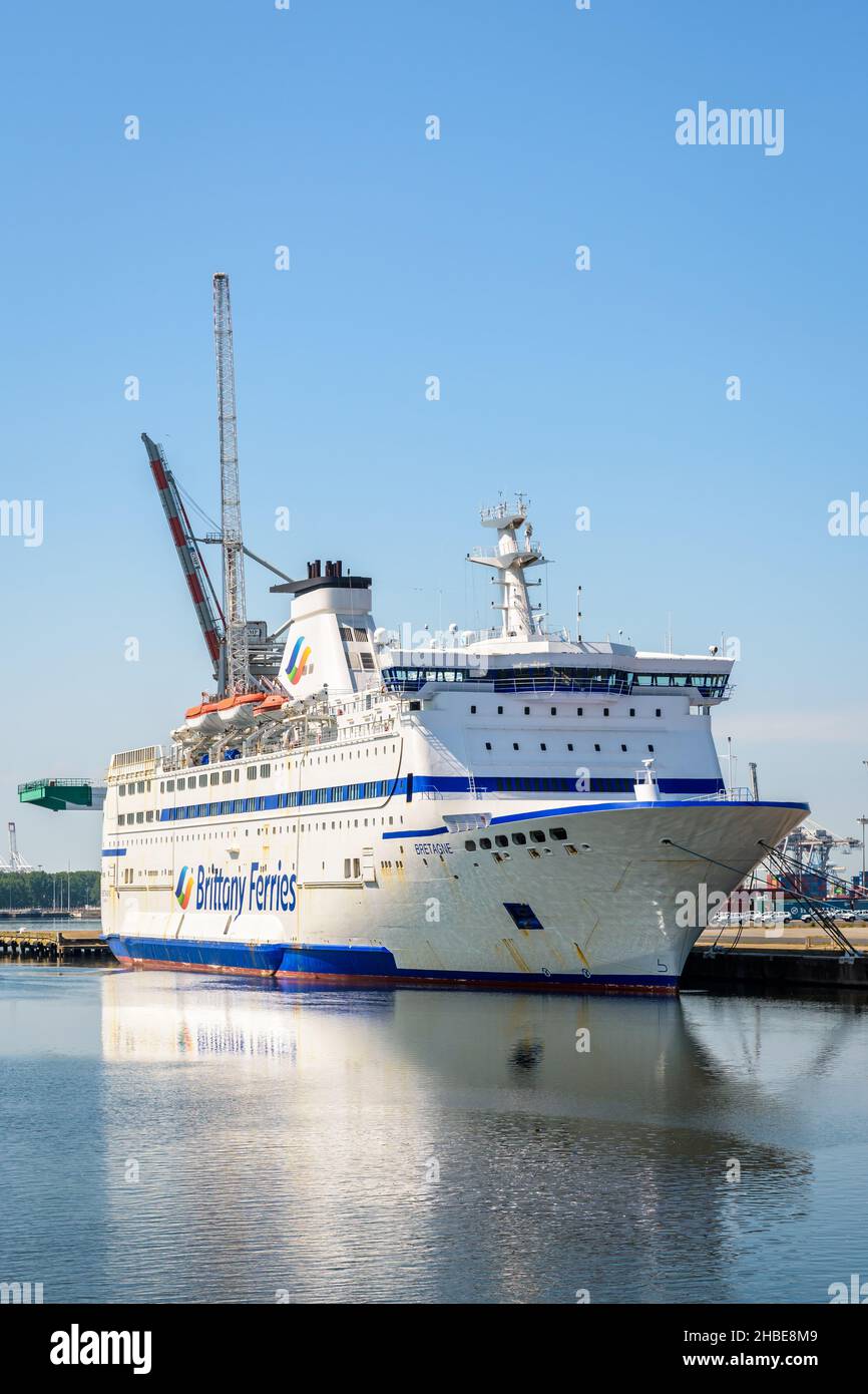 Brittany ferries ferry hi-res stock photography and images - Alamy