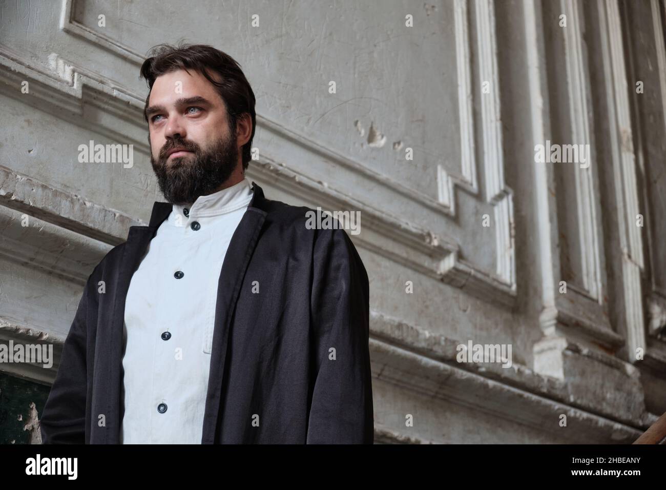 Portrait of old-fashioned man Stock Photo - Alamy