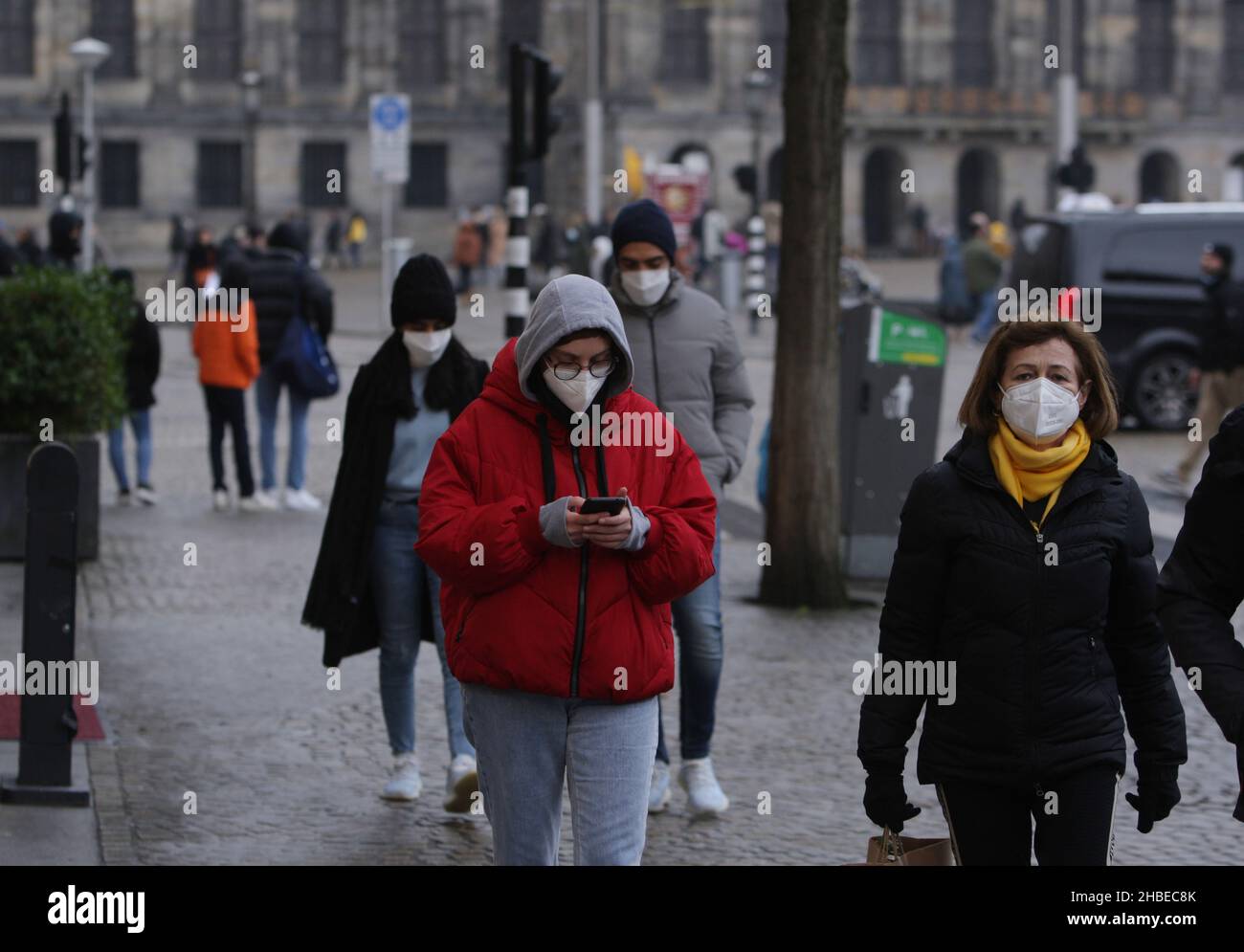 Members of the public wears protective face masks walks near Dam square ...