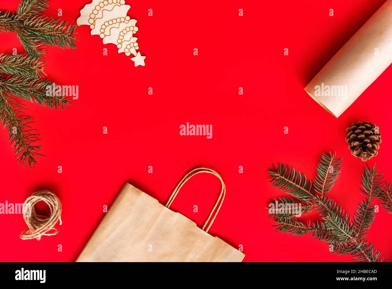 Christmas and new year festive Flat lay mock up gifts making ...