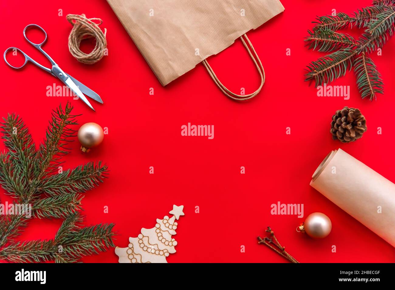 Christmas and new year festive Flat lay mock up gifts making ...