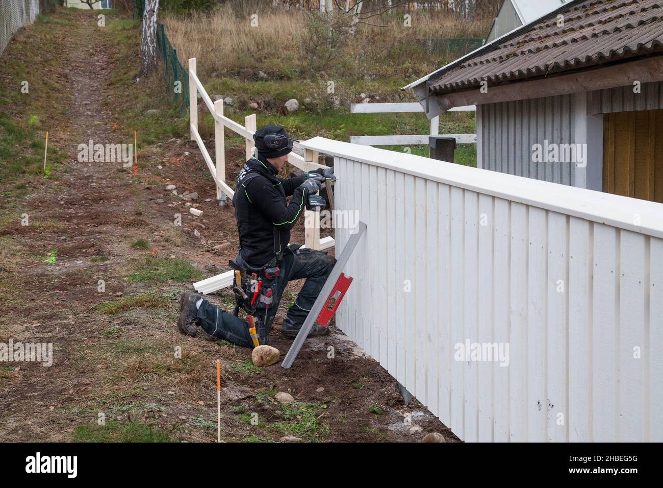 CARPENTER are working on building a fence Stock Photo - Alamy