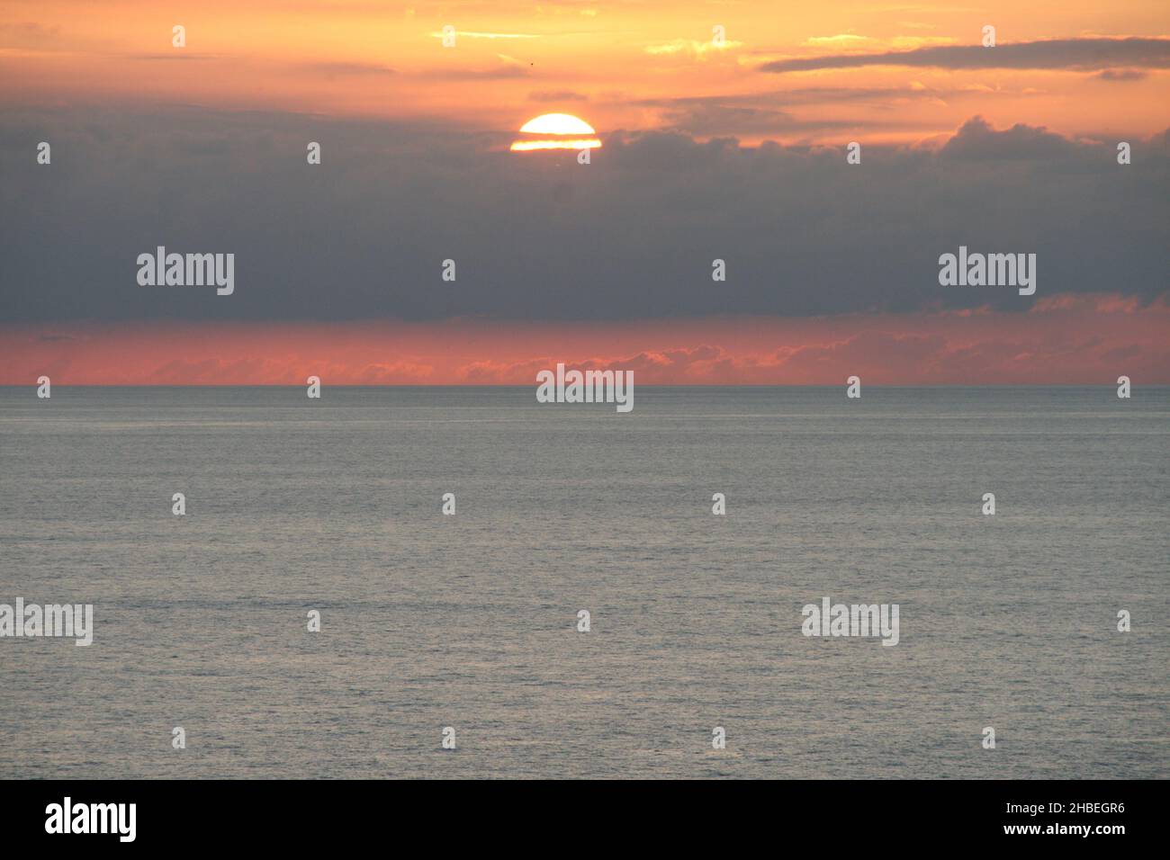 Scenic view sunset over ocean hi-res stock photography and images - Alamy