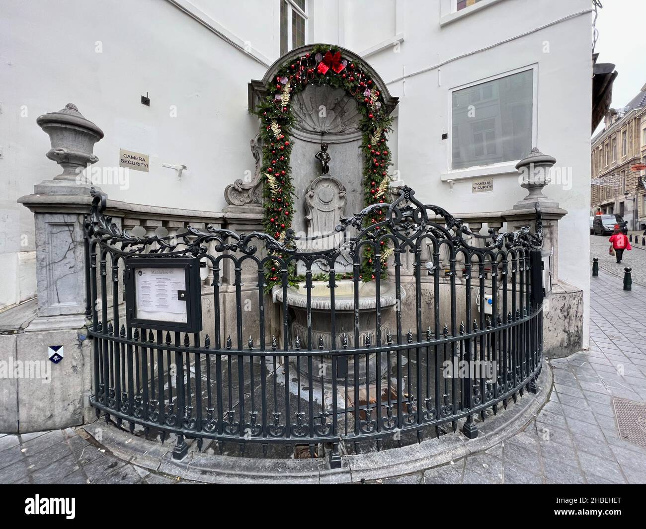 The Manneken Pis statue stands at the corner of Rue de l'Etuve and Rue ...