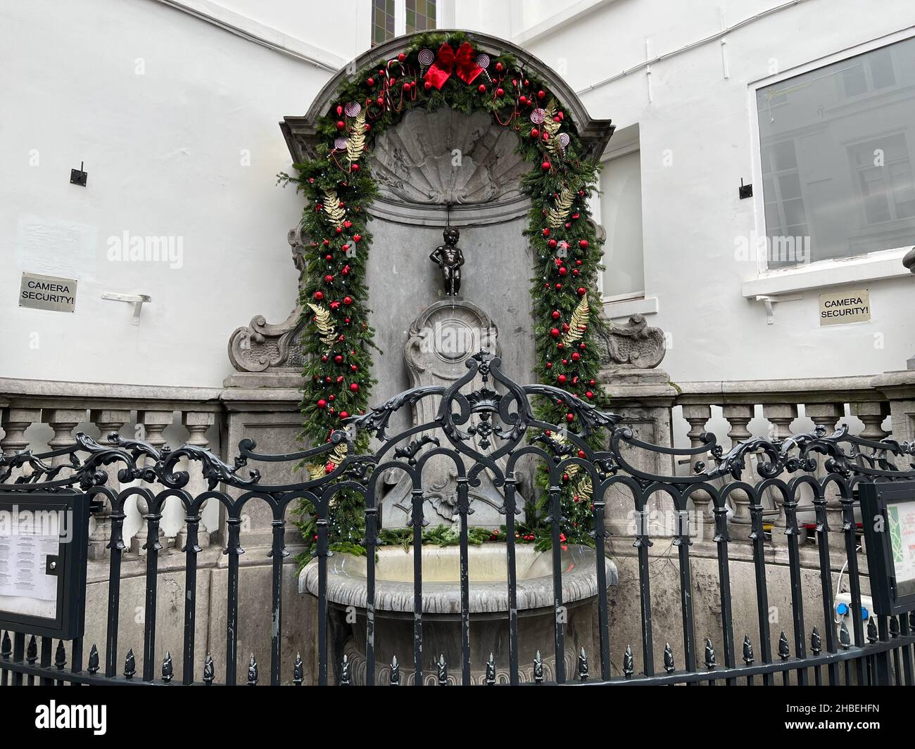 The Manneken Pis statue stands at the corner of Rue de l'Etuve and Rue ...