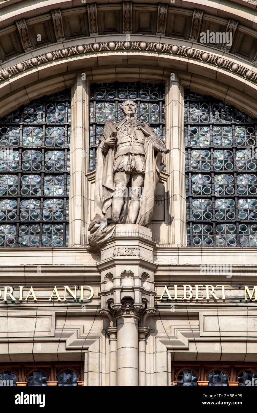 Sculpture of Prince Albert by Alfred Drury above the main entrance to ...