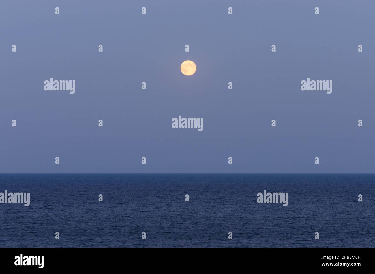 Moon and sea background hi-res stock photography and images - Alamy