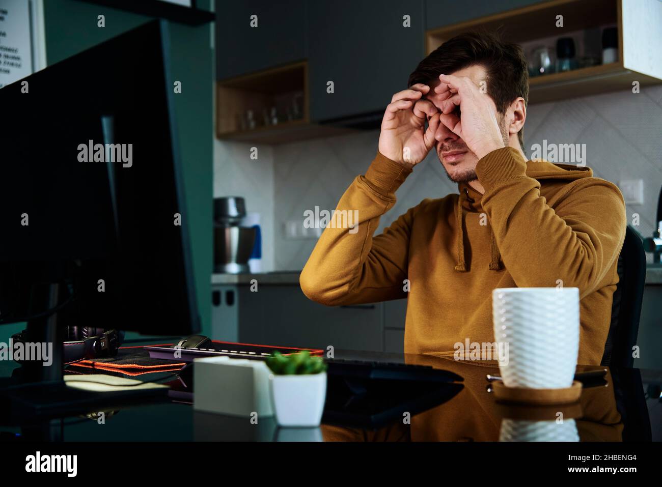 Freelancer man sitting at workplace and procrastinating. Lazy and ...