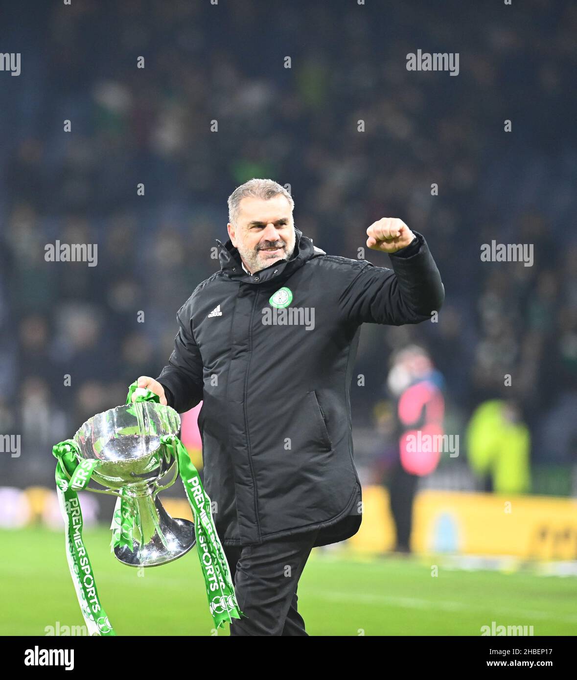 Ange postecoglou with the trophy hi-res stock photography and images ...