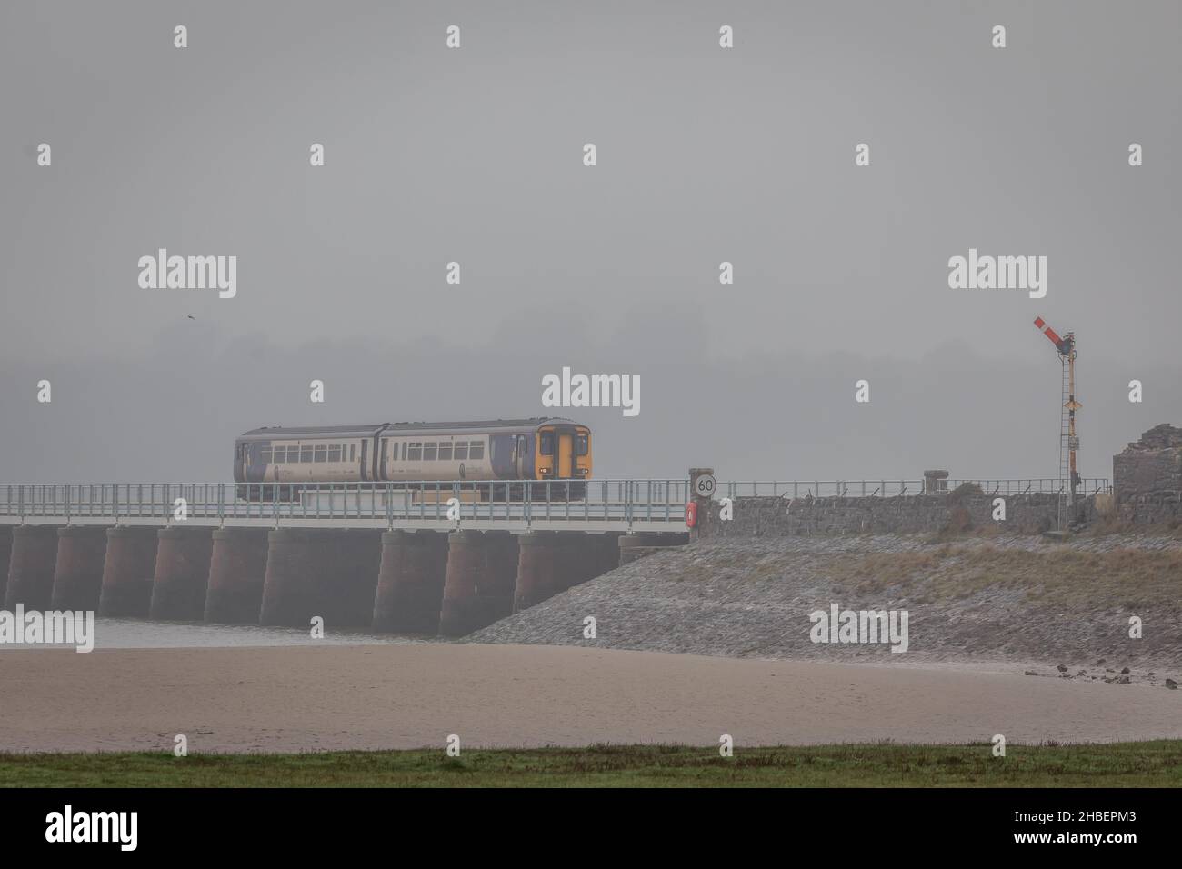 BR Class 156 'Super Sprinter' No. 156463 crosses Kent viaduct at ...