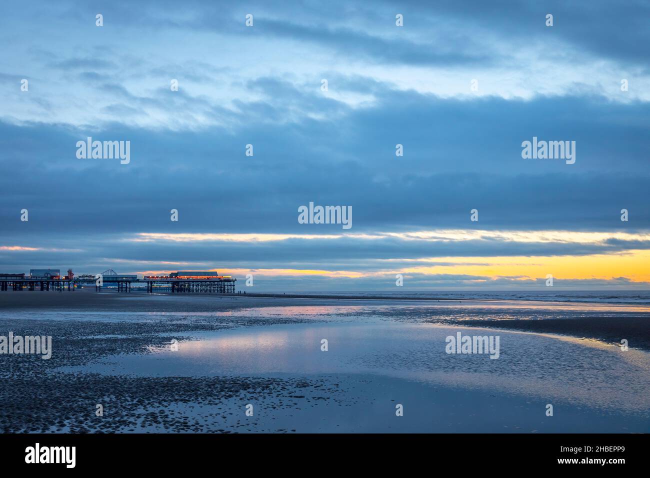 Blackpool beach sunset hi-res stock photography and images - Alamy