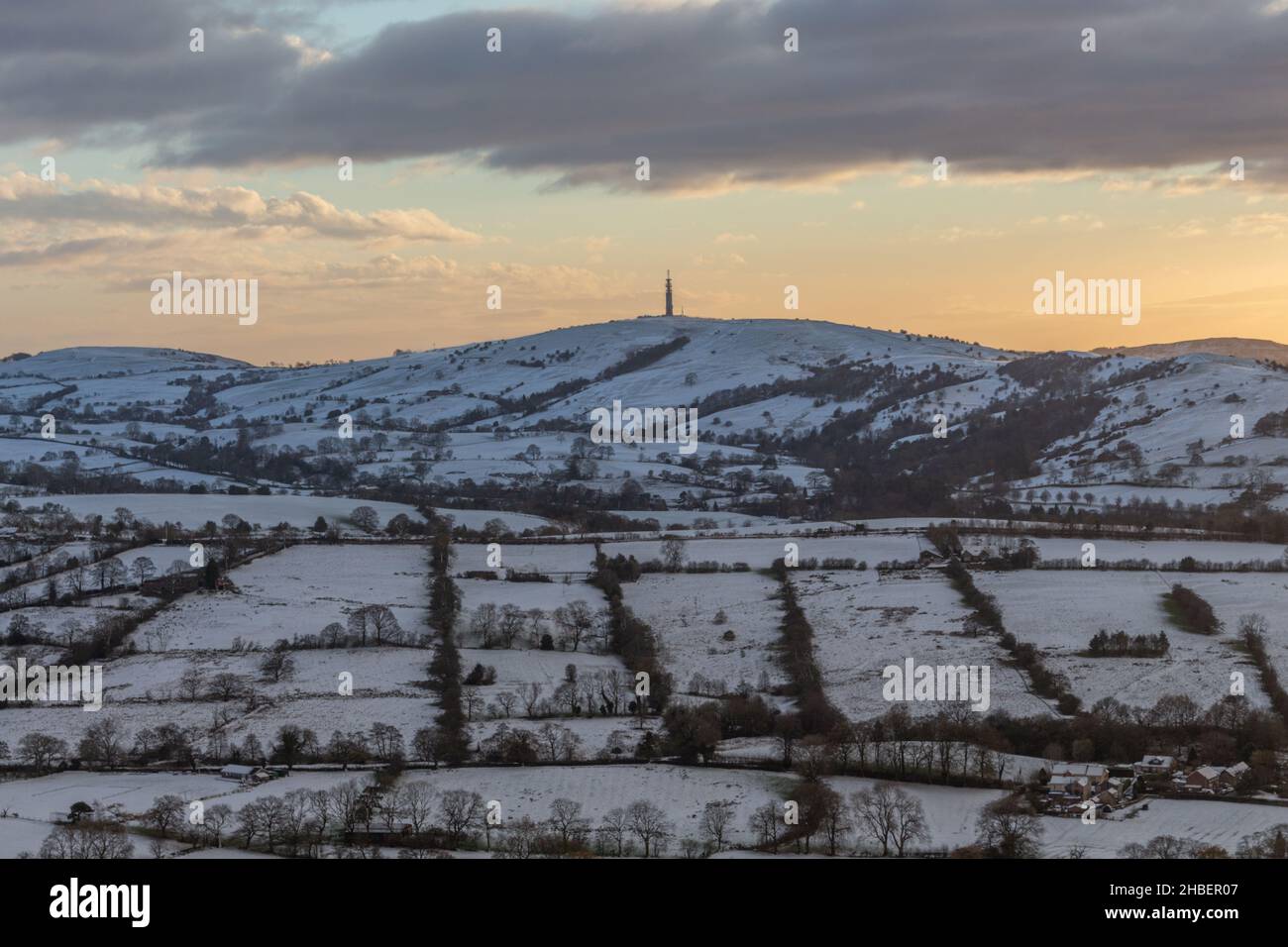 Winter countryside in snow at Tegg's Nose Country Park, Macclesfield ...