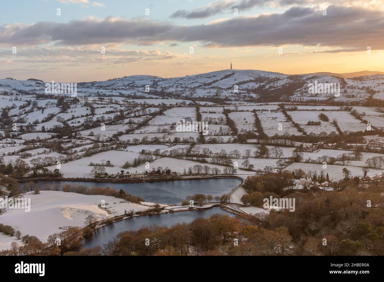 Winter countryside in snow at Tegg's Nose Country Park, Macclesfield ...