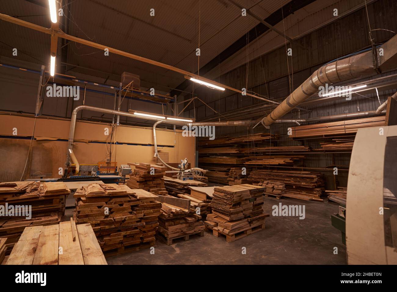 Standing on pallets hi-res stock photography and images - Alamy