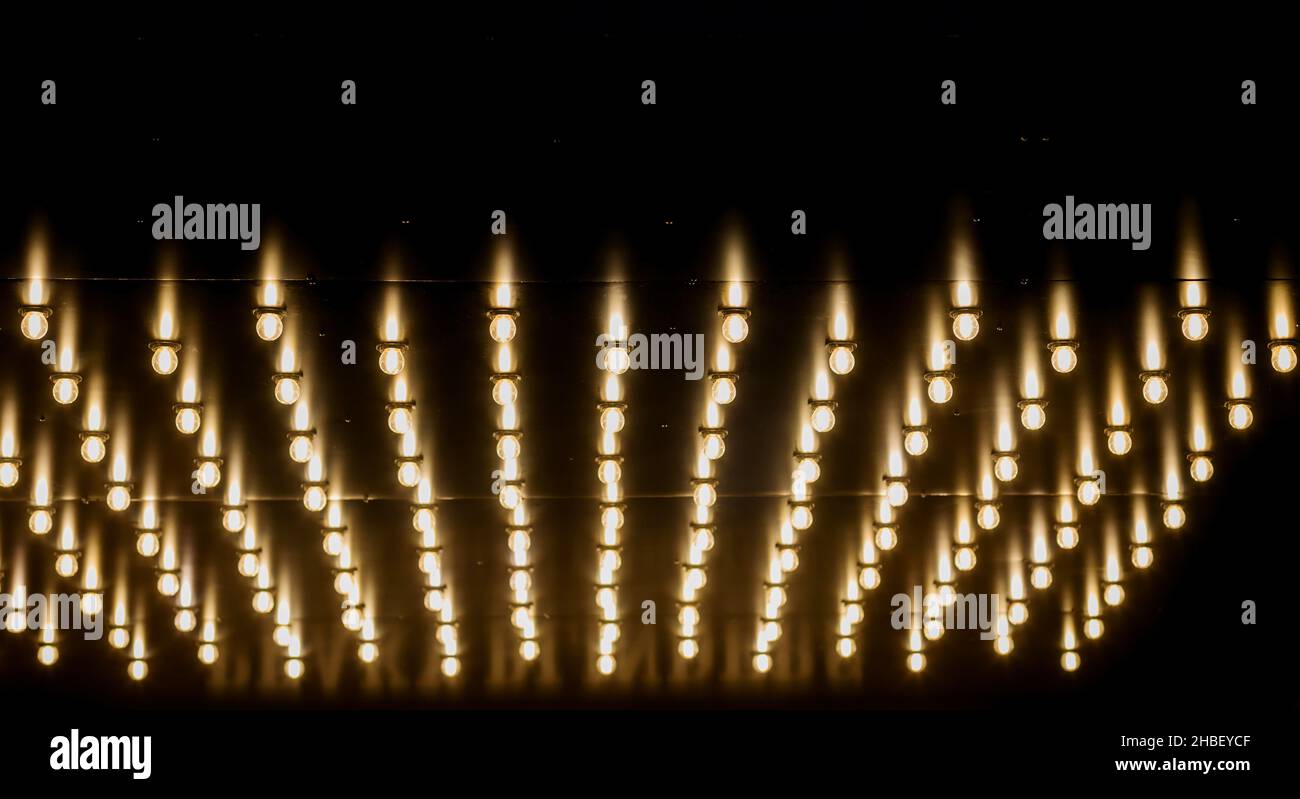 group glowing lamps. many light bulb Stock Photo - Alamy